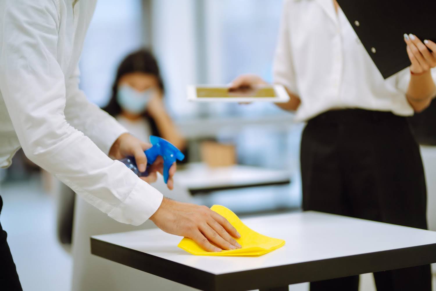 7 Essential Tips To Disinfect An Office The Right Way [2025]